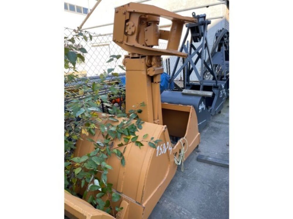 Rotating Clam Shell Bucket | Malcolm Harrison