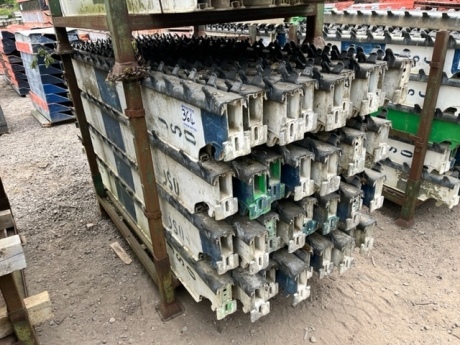 36 x Peri Skydeck SLT 225 Main Beams & Stillage | Malcolm Harrison