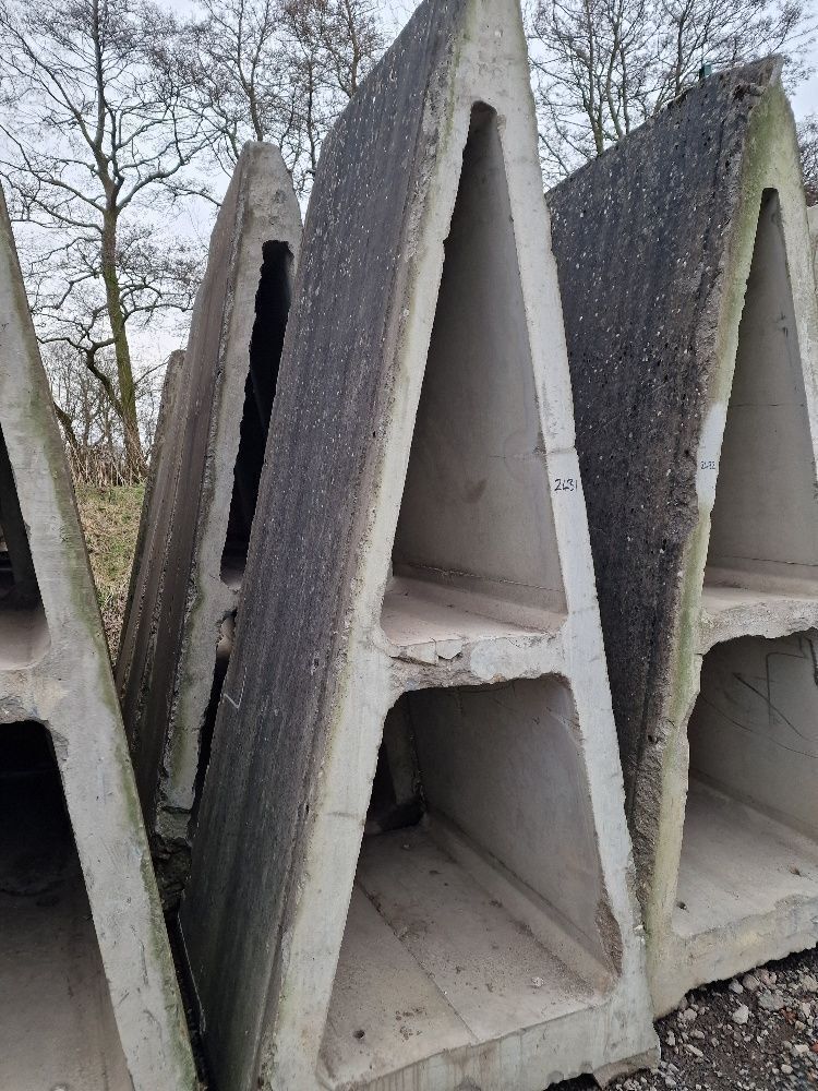 5 x Concrete Dividing Wall Sections | Malcolm Harrison