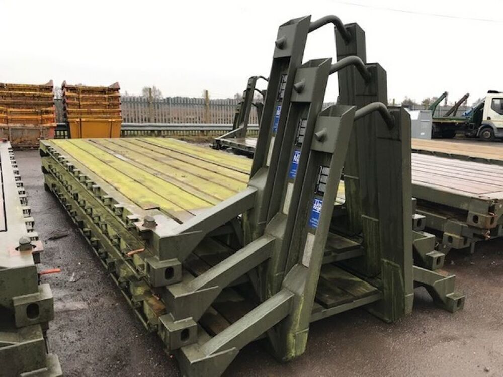 Big Hook 20' Flat Rack Body c/w Twistlocks | Malcolm Harrison